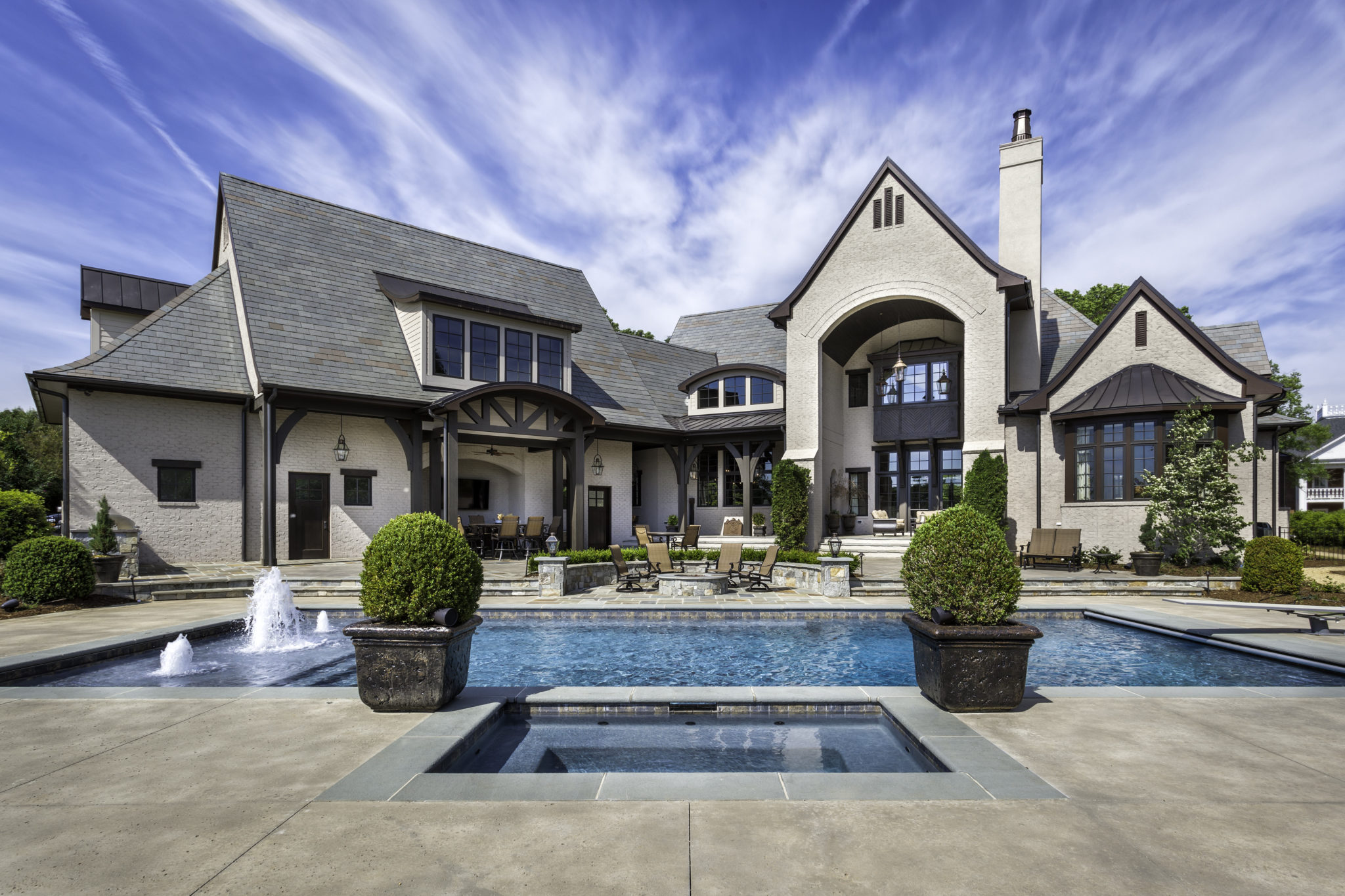 Signature – Luxury Pools & Outdoor Living